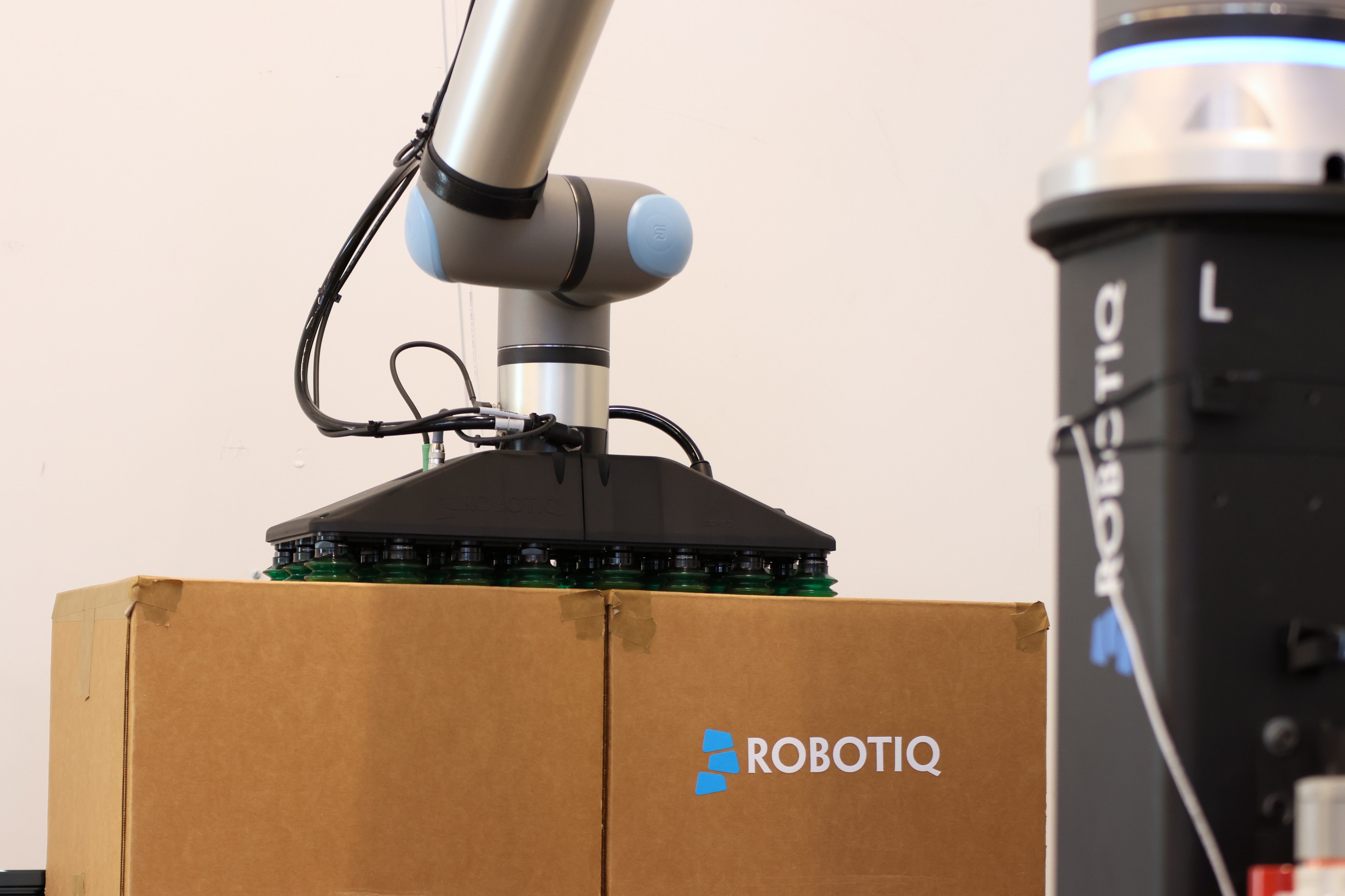 Vacuum Grippers | Robotiq