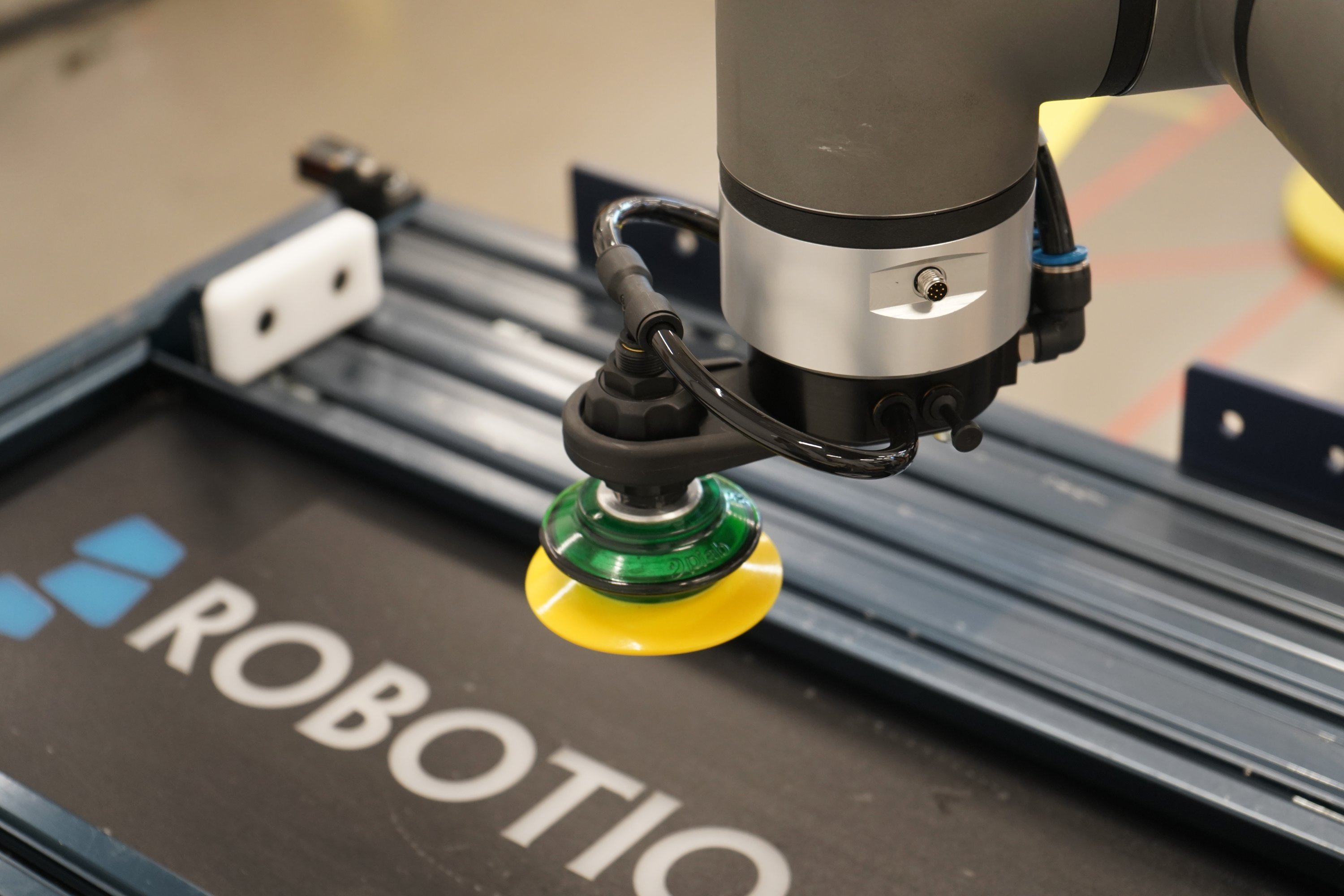 Vacuum Grippers | Robotiq
